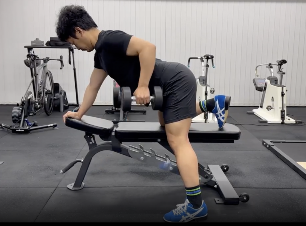 【筋トレ】ワンハンドダンベルローイングのフォーム(動作)と鍛えられる筋肉と機能 | オルカパーソナルトレーニングジム 名古屋栄校